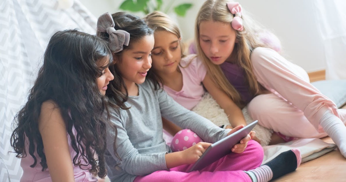 ARE LICE CONTAGIOUS? UNDERSTANDING HOW LICE SPREAD – My Hair Helpers ...